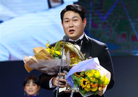 타율 3할에 홈런도 두자릿수 규정타석도 다 채운 양의지가 ‘gg 후보에도 없다···역대 최다 수상 기록 도전은 내년으로