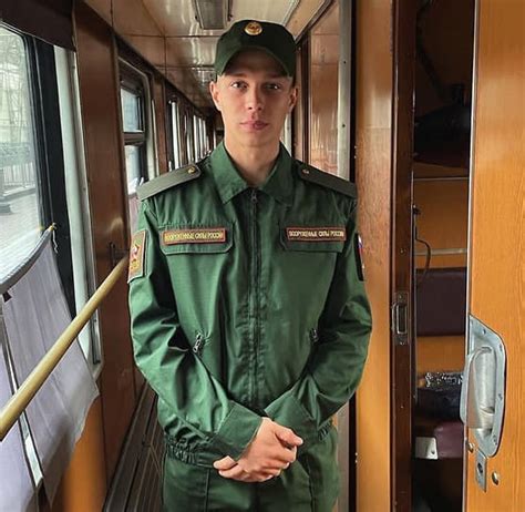 Актер Глеб Калюжный ушел в армию Коммерсантъ