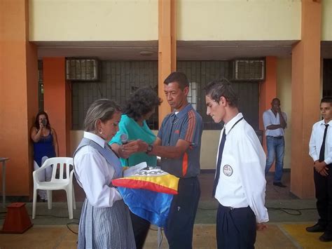 Puerto Bogotá Hoy1 Entrega De Simbolos Grado 11 A Los Grados 10