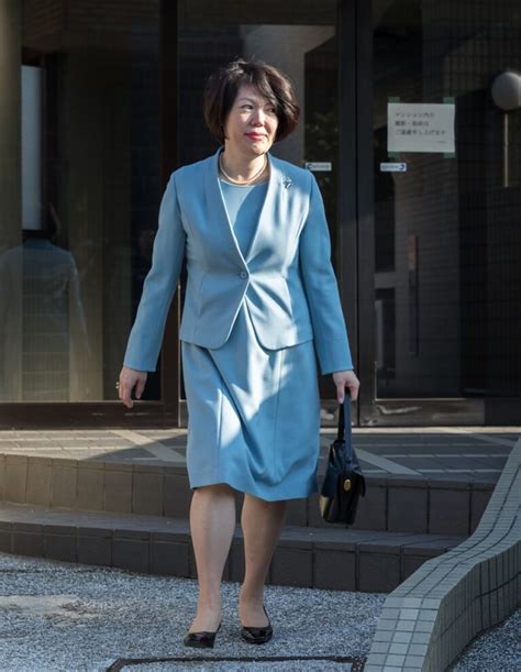 小室佳代さんはどんな人なのか？ 夫の自死、借金、奇妙な行動も｜newsポストセブン