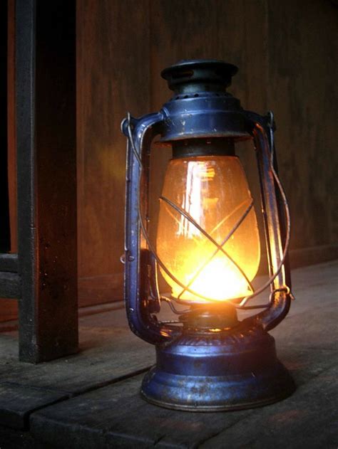 Lámpara con Luz del Alma Old lanterns Antique oil lamps Oil lamps
