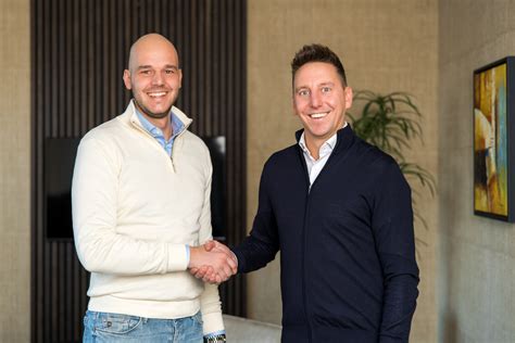 Aaron Mee Aan Het Roer Hoe Bevalt Dat