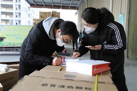 高新区免费发放“健康暖心包”，目前已经发放3万余份居民防疫药品