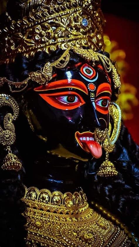 दिवाली की अंधेरी रात में क्यों होती मां काली की पूजा जानें डरावना सच