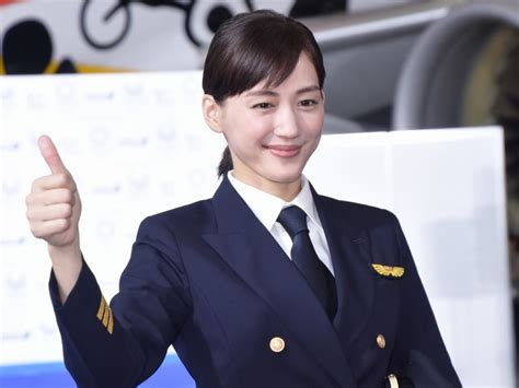 綾瀬はるか、パイロット姿を披露 五輪に向け意気込みを語る エンタメ ニュース ｜クランクイン！