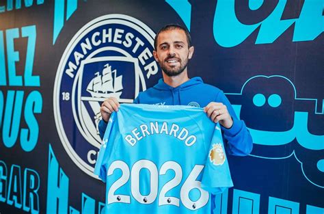 برناردو سيلفا يجدد عقده مع مانشستر سيتي حتى 2026