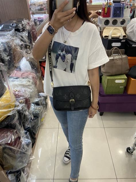 最愛二手精品 Louis Vuitton Lv Diane 黑色全皮壓紋黑灰色帆布寬背帶皮革雙背帶吸釦翻蓋肩背包斜背包法棍馬鞍包