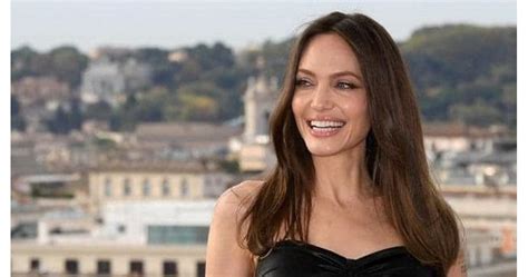 Анджелина Джоли пуска на пазара собствена марка дрехи и бижута