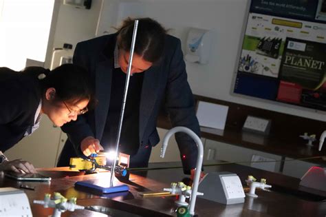 A Level Physicists Complete Core Practicals Benenden