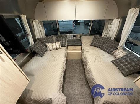 New 2024 Airstream Rv Flying Cloud 27fb Twin Hatch Travel Trailer At