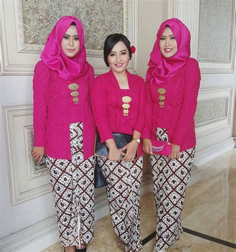 Inspirasi 79 Warna Jilbab Untuk Kebaya Merah Fanta