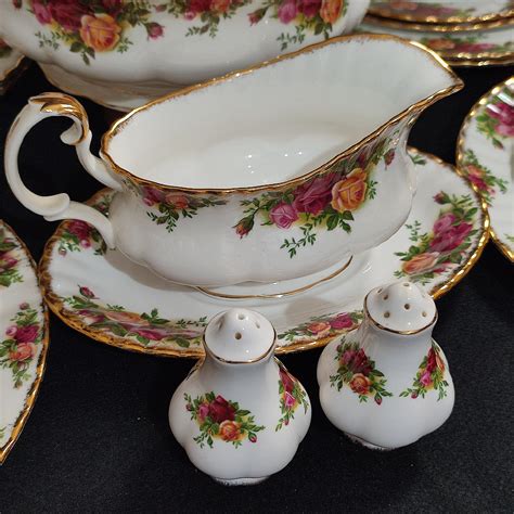 Vintage Royal Albert Old Country Roses Dinner Set 24 Pieces Fine Bone