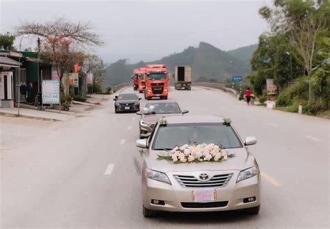 Chú rể Hà Tĩnh chơi lớn rước dâu bằng xe container