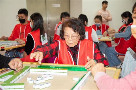 東森廣場「健康長壽盃」麻將賽台北車站開打 老中青鬥智！牌技pk拿好康 年貨大街採買熱鬧滾滾 東森集團 Emg