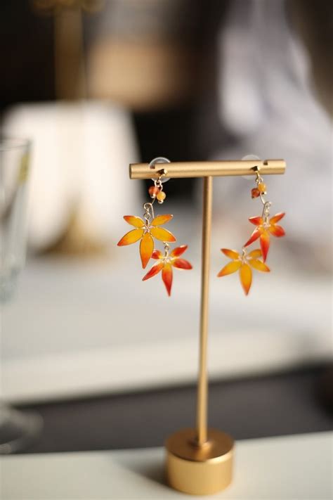 楓葉 • 短 手工樹脂耳環婚禮 禮物 Autumnrays Design｜耳環耳夾耳骨夾人氣榜 Pinkoi