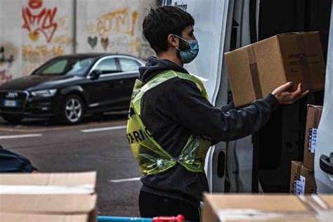Colletta Alimentare Raccolte Tonnellate Di Cibo Il Reportage Fotografico NordMilano