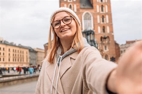 Premium Photo Young Blonde Woman Tourist Takes Selfie On Mobile Phone