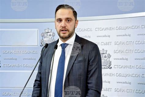 Процедурата по прехвърляне на собствеността на стадиона на ПФК Левски е в начален етап заяви