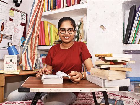 Cbse Board लखनऊ की दिव्यांशी 600 में 600 अंक हासिल कर बनी टॉपर Cbse Meet Topper Divyanshi