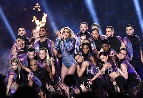 Lady Gaga独自撑起2017年超级碗中场表演时尚环球网
