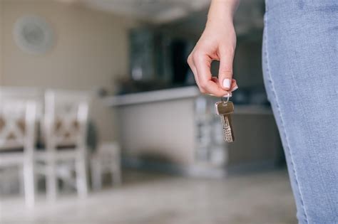 Premium Photo Business Real Estate Concept Woman Hand Holding House Keys