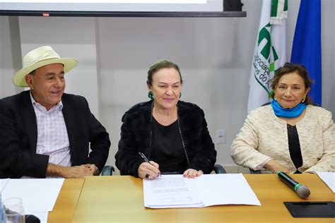Poder Judiciário do Estado do Acre TJAC e AMAC assinam protocolo de