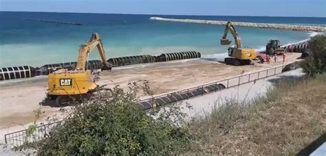 Scoicile și iarba de mare vor fi mutate în timpul lărgirii plajelor din
