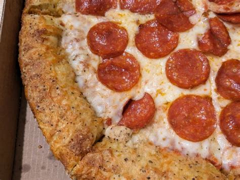 Review Papa Johns Garlic Epic Stuffed Crust Pizza