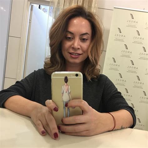 Наталья Фриске нашла копию памятника с могилы Жанны в придорожном кафе Woman