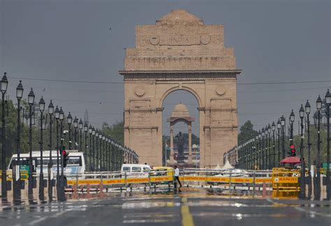 Delhi Weather Today दिल्ली में आज निकलेगी धूप या बरसेंगे बादल जानें