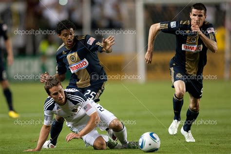 Todd Dunivant Sheanon Williams Y Sebastien Le Toux En Acción Durante