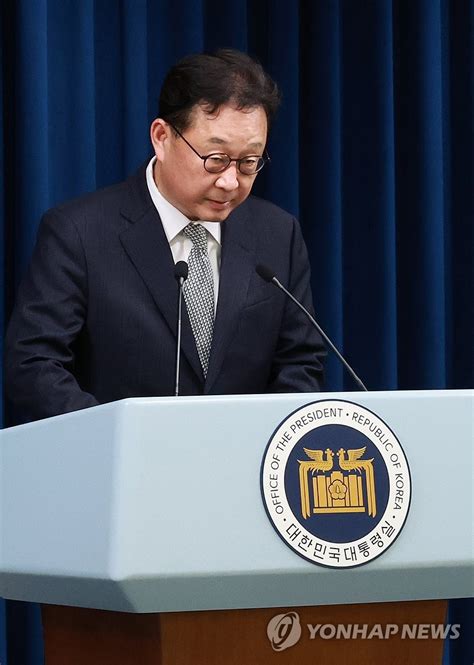 인사하는 왕윤종 국가안보실 3차장 연합뉴스