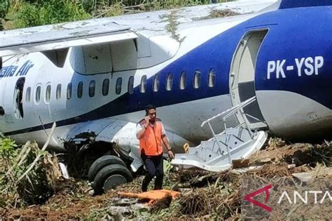 Pesawat Trigana Air Tergelincir Di Serui Semua Penumpang Selamat