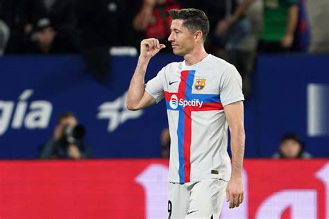 Lewandowski Explains Barcelonas Exit From The Ucl Injuries Made Us