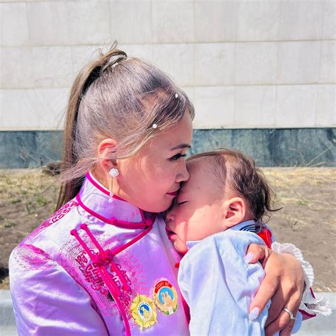 Ээжийгээ би өвтгөж төрсөн дөө гэж бүү бодоорой ҮР МИНЬ ♥️ Цаг хугацаа харвасан сум мэт маш