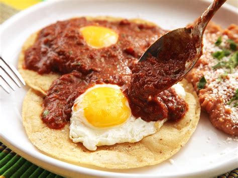 Quick And Easy Huevos Rancheros With Tomato Chile Salsa Recipe Receita