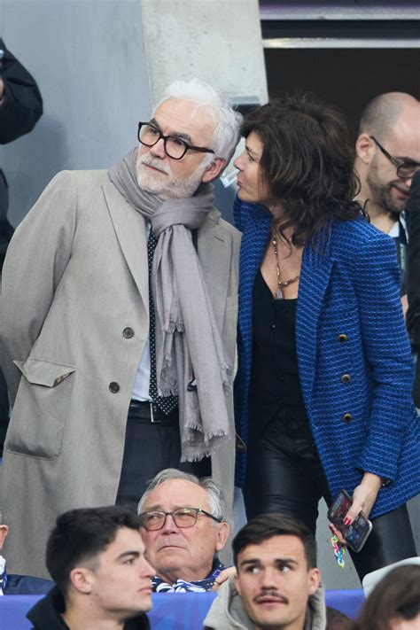 Photo Pascal Praud Et Sa Compagne Catherine Dans Les Tribunes Du Match De Football De La Coupe