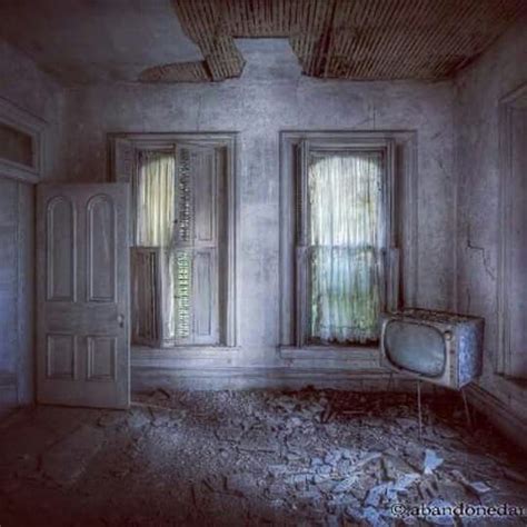 Pin By Carol Slater On Abandoned Abandoned Mansion Abandoned Places