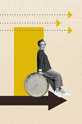 수직선 포스터 콜라주 성숙한 여성 마감 시간 관리 배열 일정 시계 제한 카운트 다운 화살표 방향 그리기 배경 50 54세에 대한 스톡 사진 및 기타 이미지 Istock