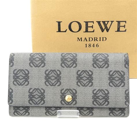 新品未使用 Loewe 長財布 アマソナ アナグラム フラップ 折り財布 By メルカリ