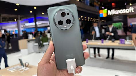 Trên Tay Honor Magic 5 Pro Tại Mwc 2023 Thiết Kế Camera Siêu Lạ