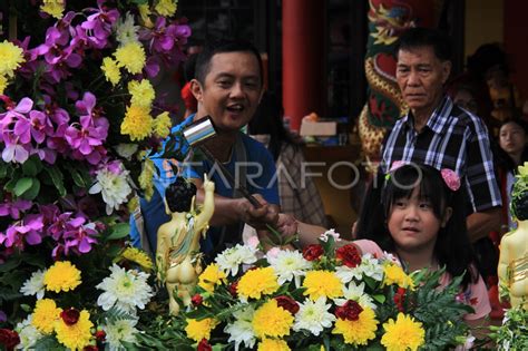 Perayaan Waisak Di Pontianak ANTARA Foto