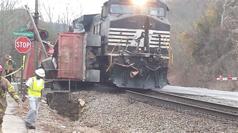 Train Hits Dump Truck Kills Driver Fox 5 Atlanta
