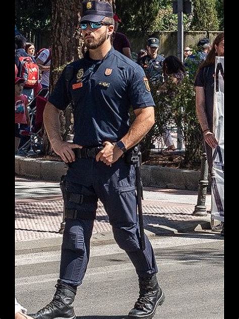 Pinterest Uniforme De Policía Hombres En Uniforme Hombres Militares