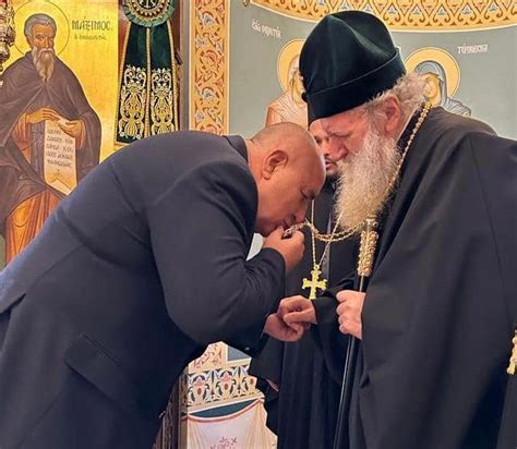 ПЪРВО В ПИК Бойко Борисов получи благословия от патриарх Неофит на Благовещение СНИМКИ ВИДЕО
