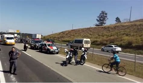 Perseguição Policial Termina Em Acidente E Causa Lentidão Na Santos
