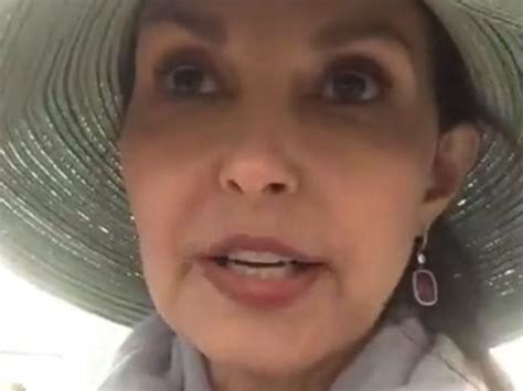 Ashley Judd Slams Sexist Treatment At Airport Claims Security Worker