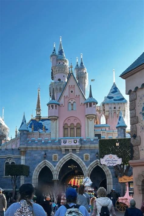 Disneyland Castle Sleeping Beauty Castle Walkthrough And History