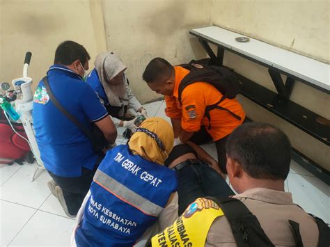 Seorang Pria Mendadak Terjatuh Dari Kursi Meninggal Pengunjung Mal