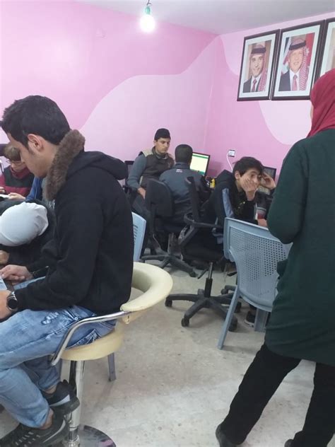 جو 24 شباب عنجرة يقيم ورشة متقدمة في المتحكمات الدقيقة صور